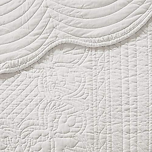 Madison Park Tuscany Quilt Set-Casual Damask Medallion Stitching Design Lightweight Coverlet Bedspread Bedding, Shams, Full/Queen (90 in x 90 in), Medallion White 3 Piece