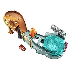 Mattel Disney Car Toys Mini Racers Playset, Radiator Springs Spin Out with Pitty & Exclusive Lightning Mcqueen Toy Car
