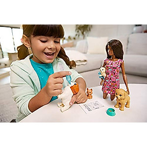 Barbie Doggy Daycare Doll, Brunette, and Pets Playset with 4 Dogs, Including One Puppy that Poops and One that Pees, Plus Color-Change Paper and More, Gift for 3 to 7 Year Olds​