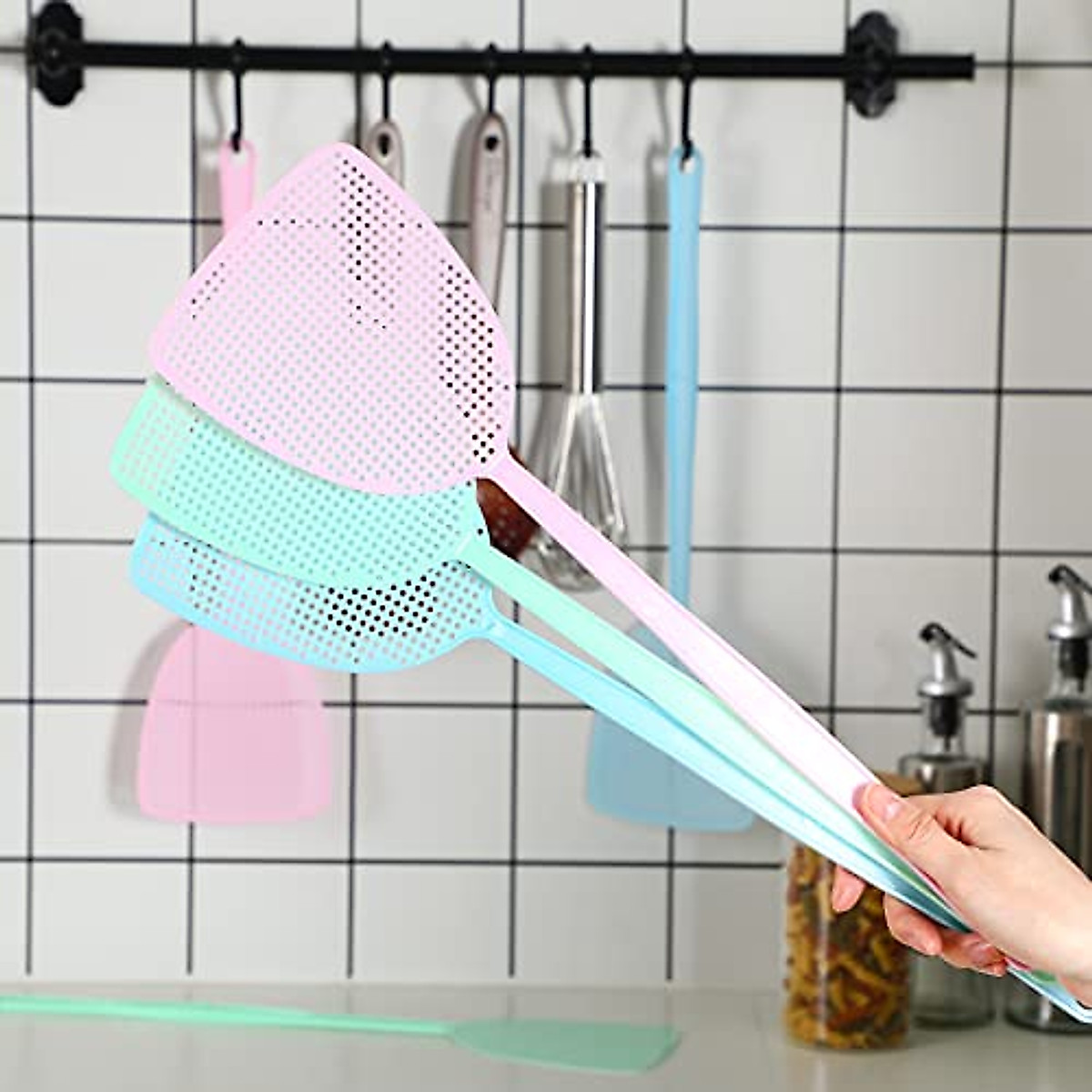 100 Pieces Fly Swatter Plastic Fly Swatters Heavy Duty Colorful Strong Flexible Manual Fly Swat Set Strong Durable Flexible Long Handle Manual Swat Flies and Mosquitoes Striking Fly Swatters Set