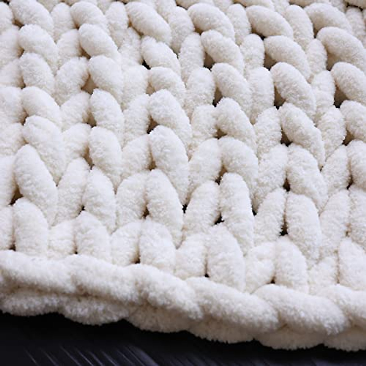 Maetoow Chenille Chunky Knit Blanket Throw （40×50 Inch）, Handmade Warm & Cozy Blanket Couch, Bed, Home Decor, Soft Breathable Fleece Banket, Christmas Thick and Giant Yarn Throws, Cream
