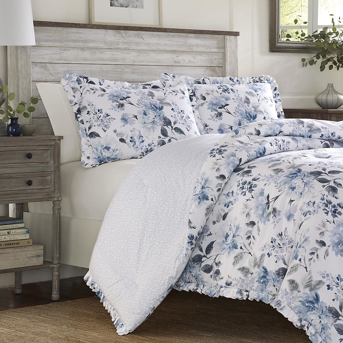 Laura Ashley Home - King Duvet Cover Set, Reversible Cotton Bedding with Matching Shams, Lightweight Home Decor for All Seasons (Chloe Blue, King)