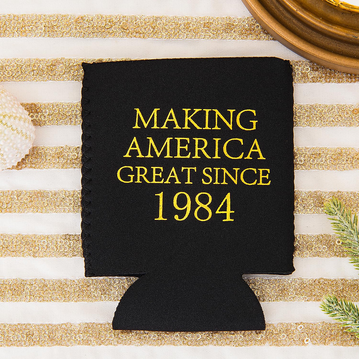 Crisky 40th Birthday Beer Sleeve, 40th Birthday Can Cooler Insulated Covers, 40th Birthday Decorations Black Gold Making Great Since 1984, Neoprene Coolers for Soda, Beer, Can Beverage, 12 Pcs