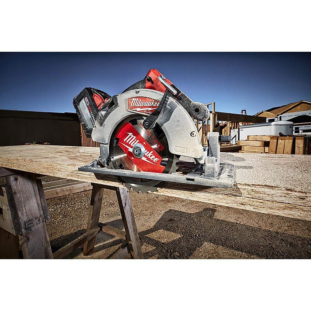 Milwaukee 2732-20 M18 Fuel 18 Volt Lithium-Ion 15 Amp 7-1/4 Inch Cordless Circular Saw (Tool Only) (Non-Retail Packaging)