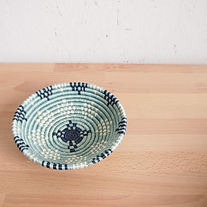 Small African Basket- Kayumba/Rwanda Basket/Woven Bowl/Sisal & Sweetgrass Basket/Blues, White