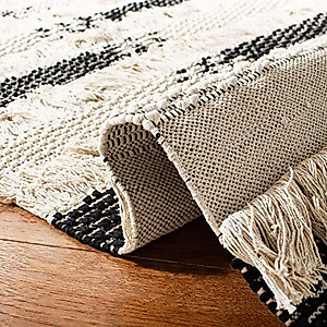 SAFAVIEH Natura Collection Accent Rug - 4' x 6', Ivory & Black, Handmade Cotton, Ideal for High Traffic Areas in Entryway, Living Room, Bedroom (NAT655A)