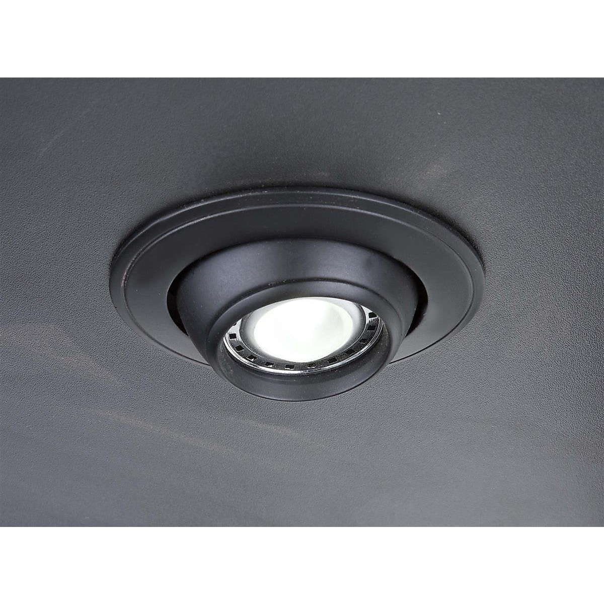 Displays2go Tower Showcase with LED Lighting, Aluminum, Tempered Glass, 5 Shelves – Black Finish (2TCASEBLKS)