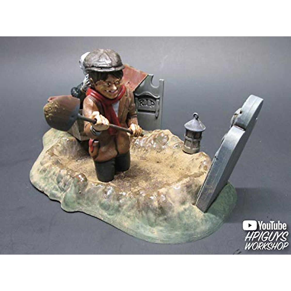 Polar Lights Disney Haunted Mansion: The Grave Robber's Demise/Grave Robbers Reward 1:12 Scale Diorama Model Kit with Moveable Parts