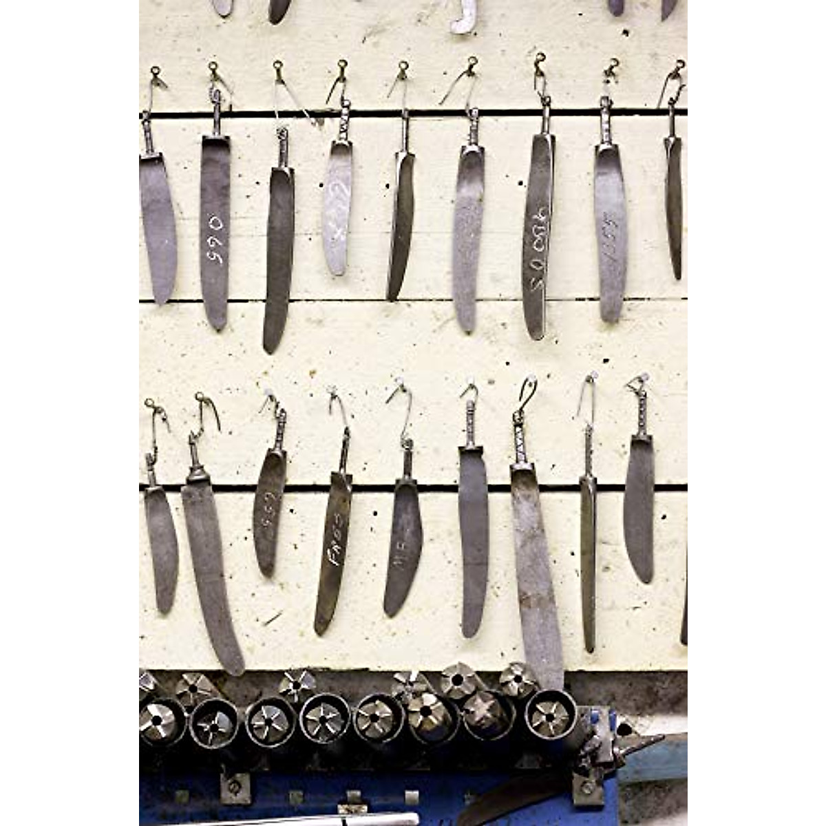 HELLE Knives - Jegermester - Fixed Blade - Men's Outdoor Knife for Hunting and Camping, Fixed Blade with Curly Birch Wood Handle, Scandi Grind, Sandvik 12C27 Stainless Steel, Leather Sheath