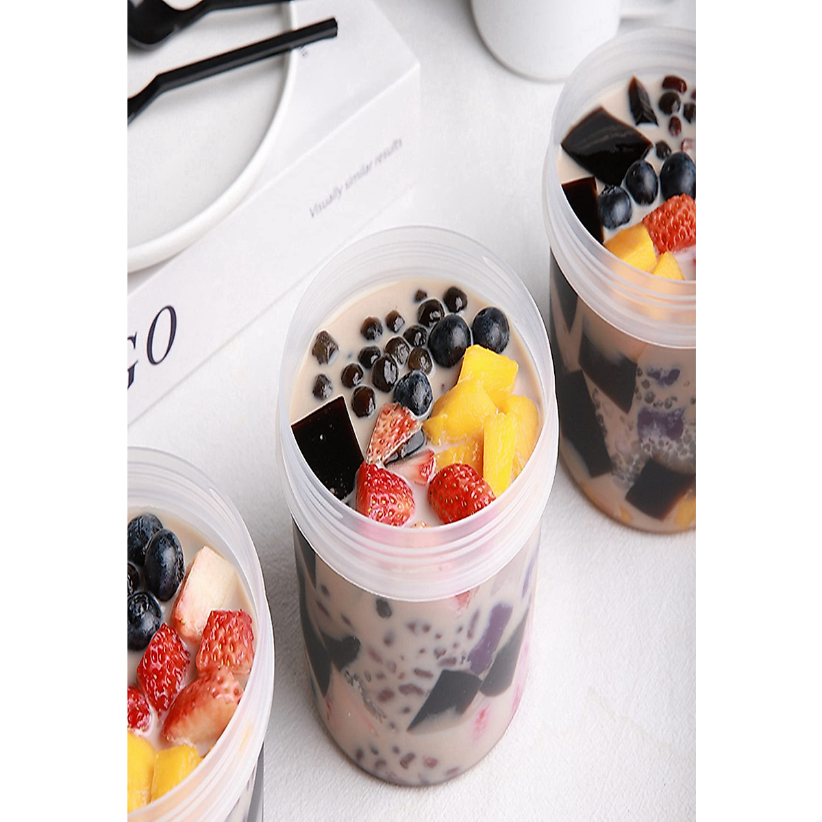 TIAN CHEN Overnight Oats Containers with Lids, 4 pcs, 22oz/30oz Airtight Deli Storage Round Jars, Leak Proof Twist Top Cereal Cups on the Go, Reusable, BPA Free (2pcs22oz,2pcs 30oz) White