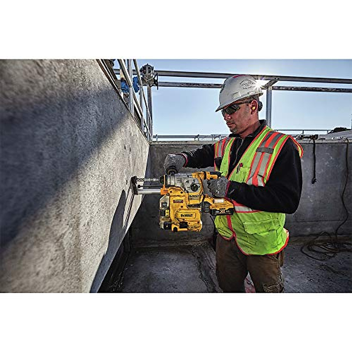 DEWALT Onboard Rotary Hammer Dust Extractor for 1-1/8-Inch SDS Plus Hammers (DWH304DH)