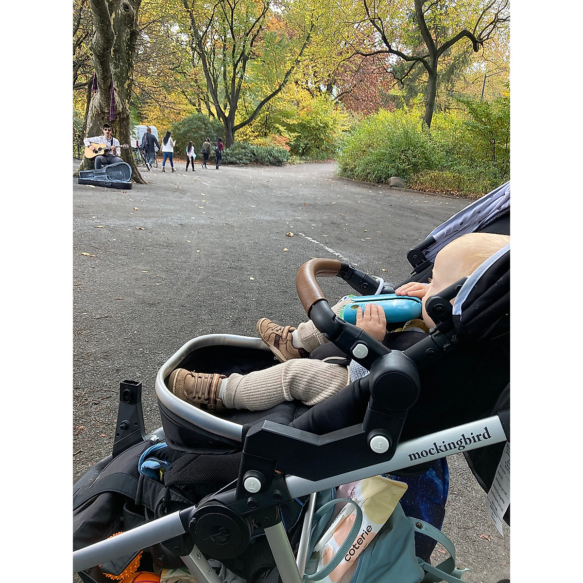 HÅLLIS The Swedish Squeeze Pouch Holder - 2pack - The Baby Product You Didn't Know You were Missing - Enjoy a Snack on The go - No More Messy Clean-ups - Fits Most Squeeze Pouches