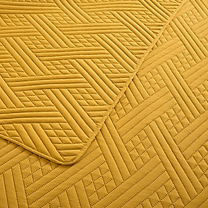 Safonory Quilted Bedspreads Full/Queen Size(90"x96", Mustard Yellow) - Summer Soft Lightweight Microfiber Ultrasonic Embossed Quilt Coverlet Set for Queen Bed - 3 Pieces Bedding Set(1 Quilt, 2 Shams)