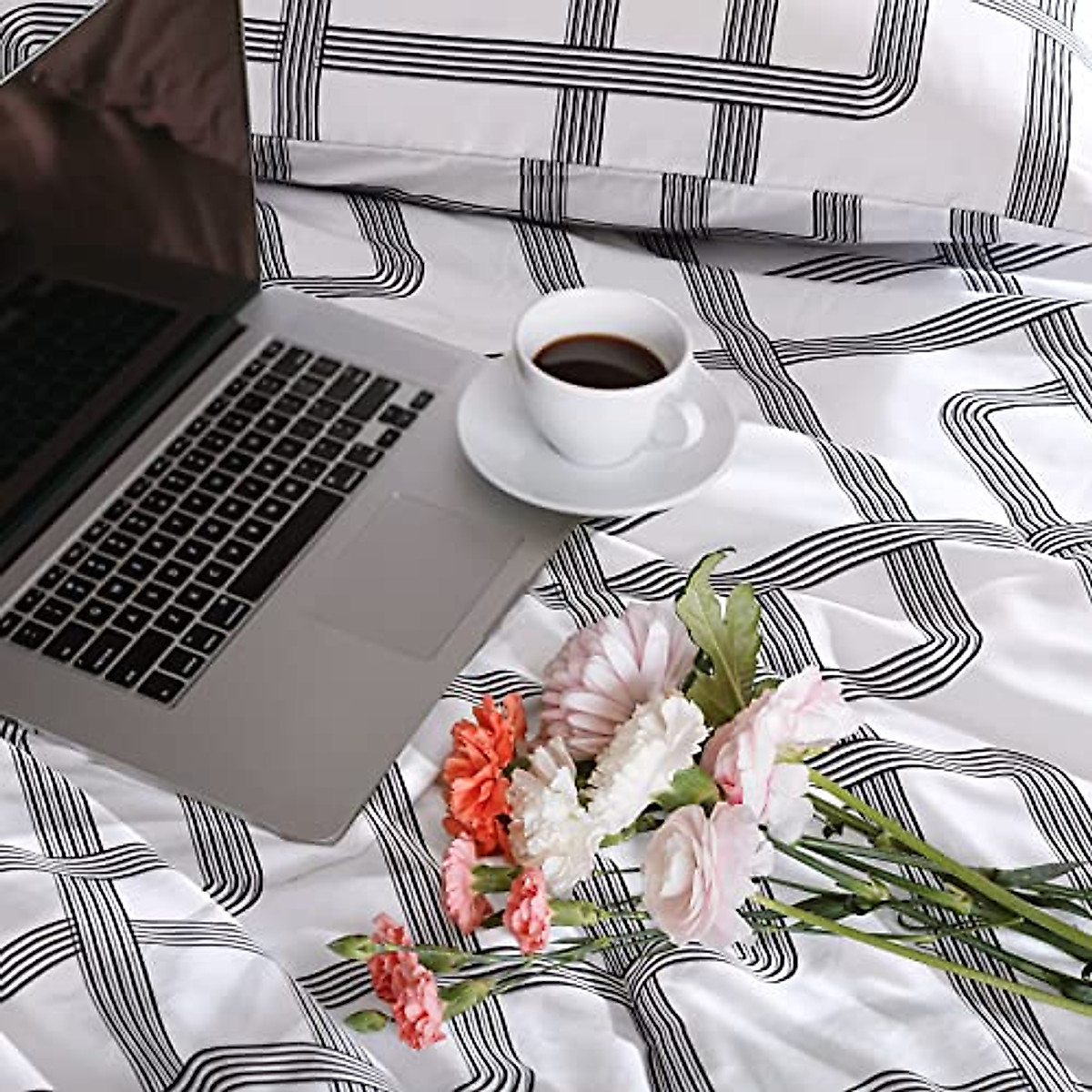 City Scene- Twin Duvet Cover Set, Cozy Reversible Bedding Set with Matching Sham(s), Modern Home Décor (Mainline White, Twin)