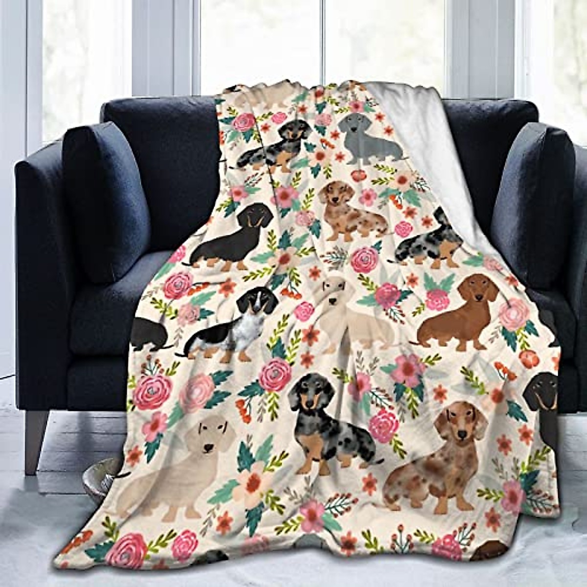 Majoug Cute Dachshund Pattern Sausage Pattern Throw Blanket Soft Lightweight Cozy Premium Flannel Warm Bed Blanket for Bedroom Living Couch All Seasons 60"X50"