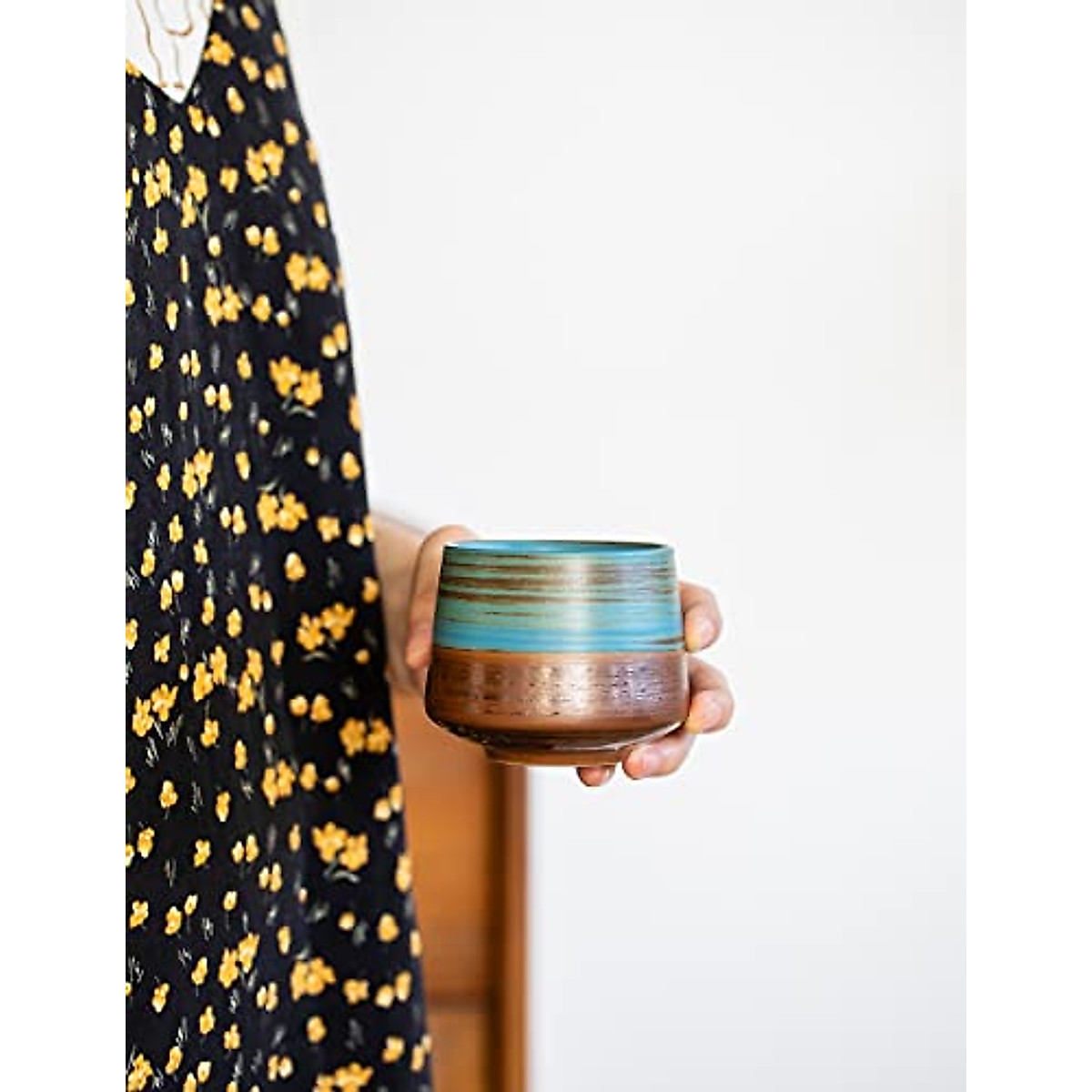 TANG PIN Handcrafted Ceramic Tea Cups Chinese Kung Fu Tea Cup Set of 2, Coffee Mugs for Cappuccino, Ceramic Sake Cups, 6 OZ (Blue & Pink)