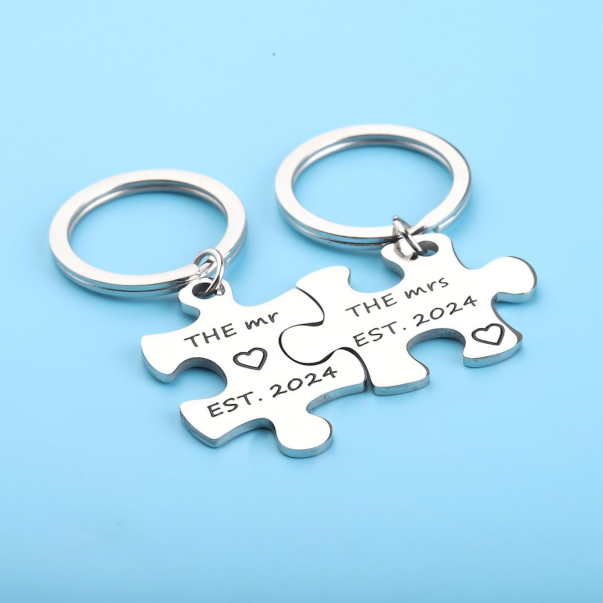 FUSTMW Couple Wedding Gifts Mr Mrs Est 2024 Keychain Set Newlyweds Gifts Wife Husband Engagement Gifts (Silver)