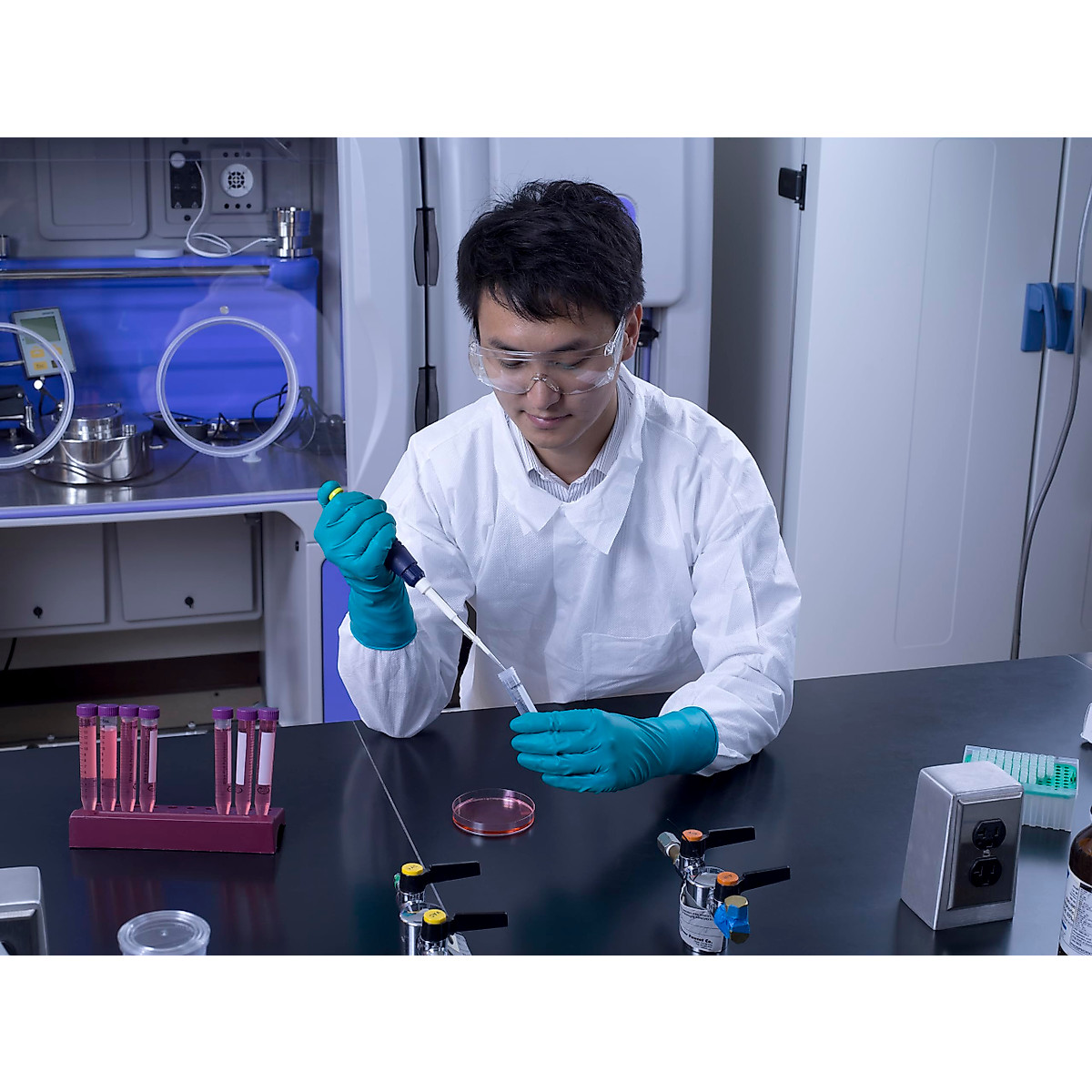 Microflex 93260100 93-260 7.8 Mil Triple-Layer Disposable Neoprene and Nitrile Blend Gloves, Small, Case (50)