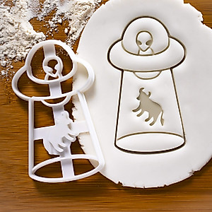 UFO Cow Abduction cookie cutter, 1 piece - Bakerlogy