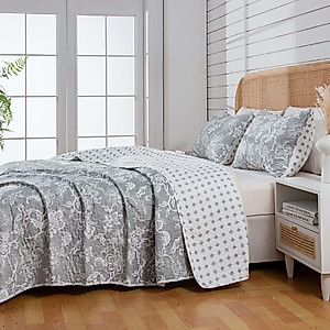 Great Bay Home Floral King Quilt Set with Shams, Delicate Floral Grey Bedding Set, All-Season, Lightweight Bedspread. Reversible, Farmhouse Bedding. (King, Emma)
