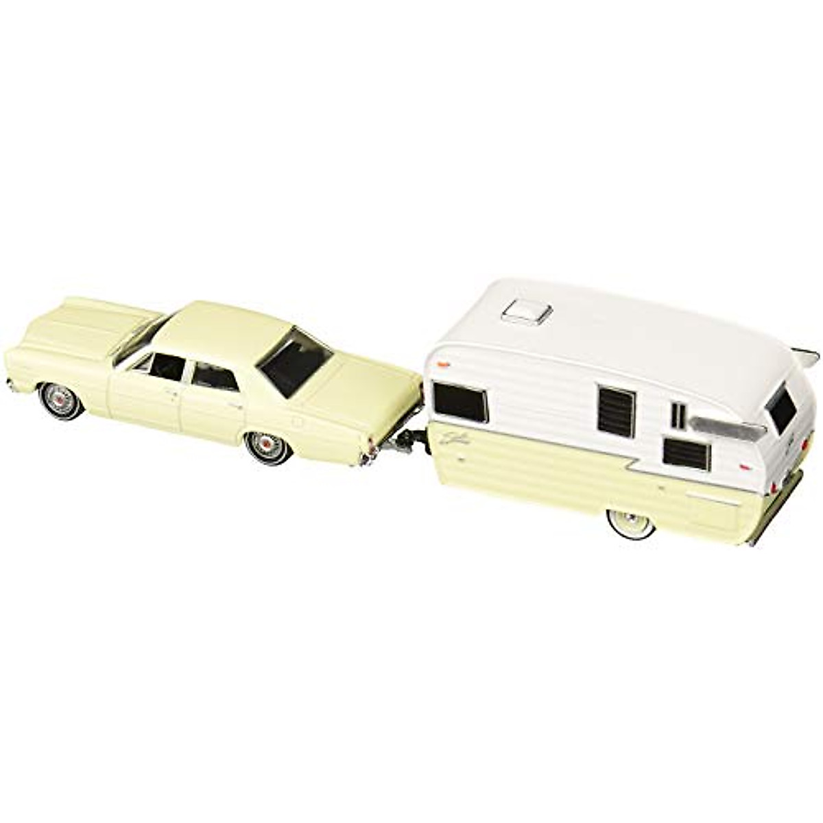 Greenlight 1: 64 Hitch & Tow Series 5-1967 Ford Custom & Shasta 15' Airflyte Diecast Vehicle