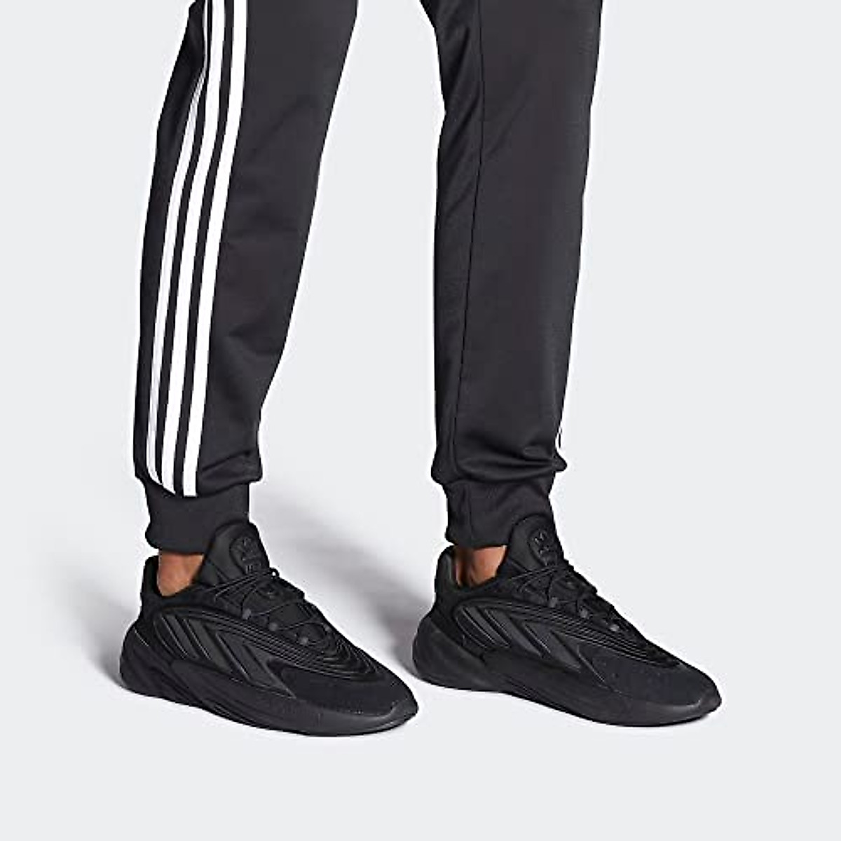 adidas Originals Men's Ozelia Sneaker, Core Black/Core Black/Carbon, 10