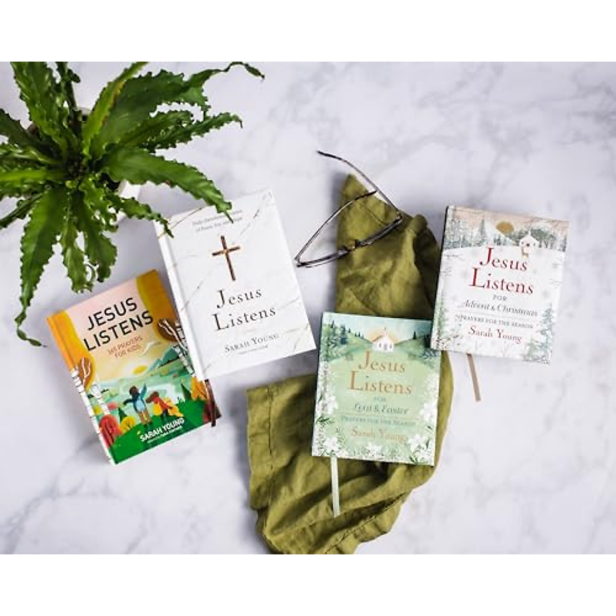 Jesus Listens: Daily Devotional Prayers of Peace, Joy, and Hope (A 365-Day Prayer Book)