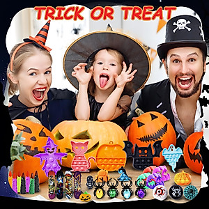 600Pcs Halloween Party Favors for Kids, Bulk Fidget Toys for Party Supplies, Halloween Treats Non Candy School Classroom Carnival Prizes, Treasure Box Toy Chest