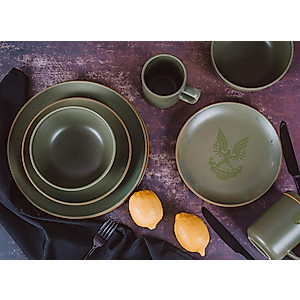 HALO Master Chief 117 Stoneware 8-Piece Dinnerware Set | Plates, Bowls, Mugs