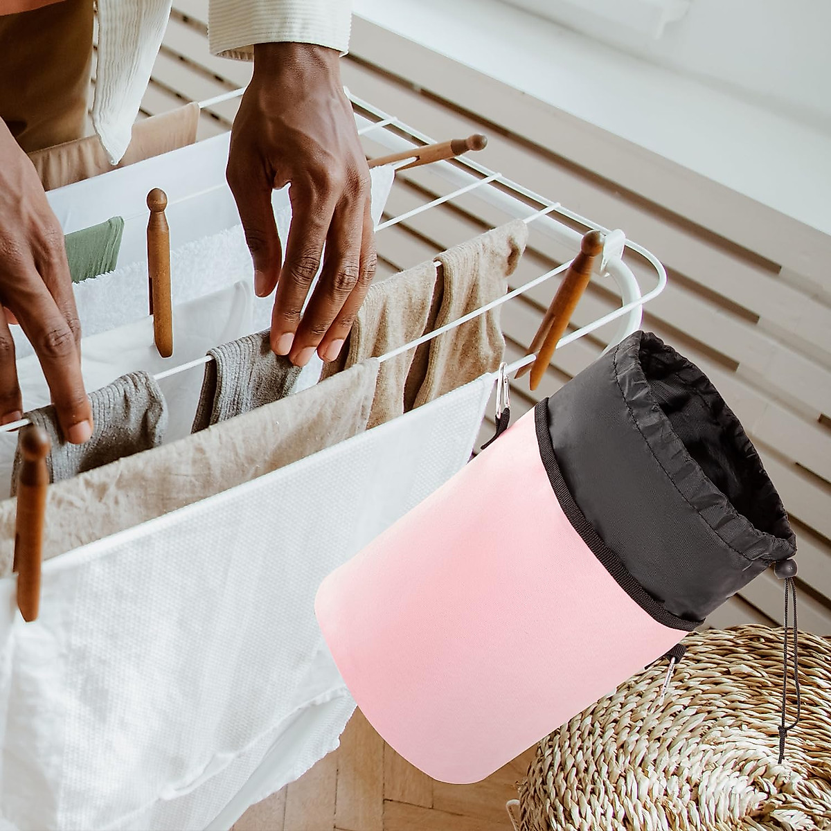 AFUOWER Clothespin Bag Holder Hanging Clothespin Bag with Hooks Large capacity Clothespin Storage Organizer for Clothesline Outdoor (Pink)