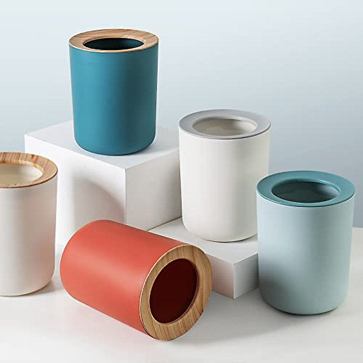 ETRAVEL Small Round Plastic Trash Can Wastebasket, Garbage Can Bin Trash can with Bamboo Top Lid --for Bathrooms, Kitchens, Home Offices,Can hide the garbage bags --12L (Turquoise)