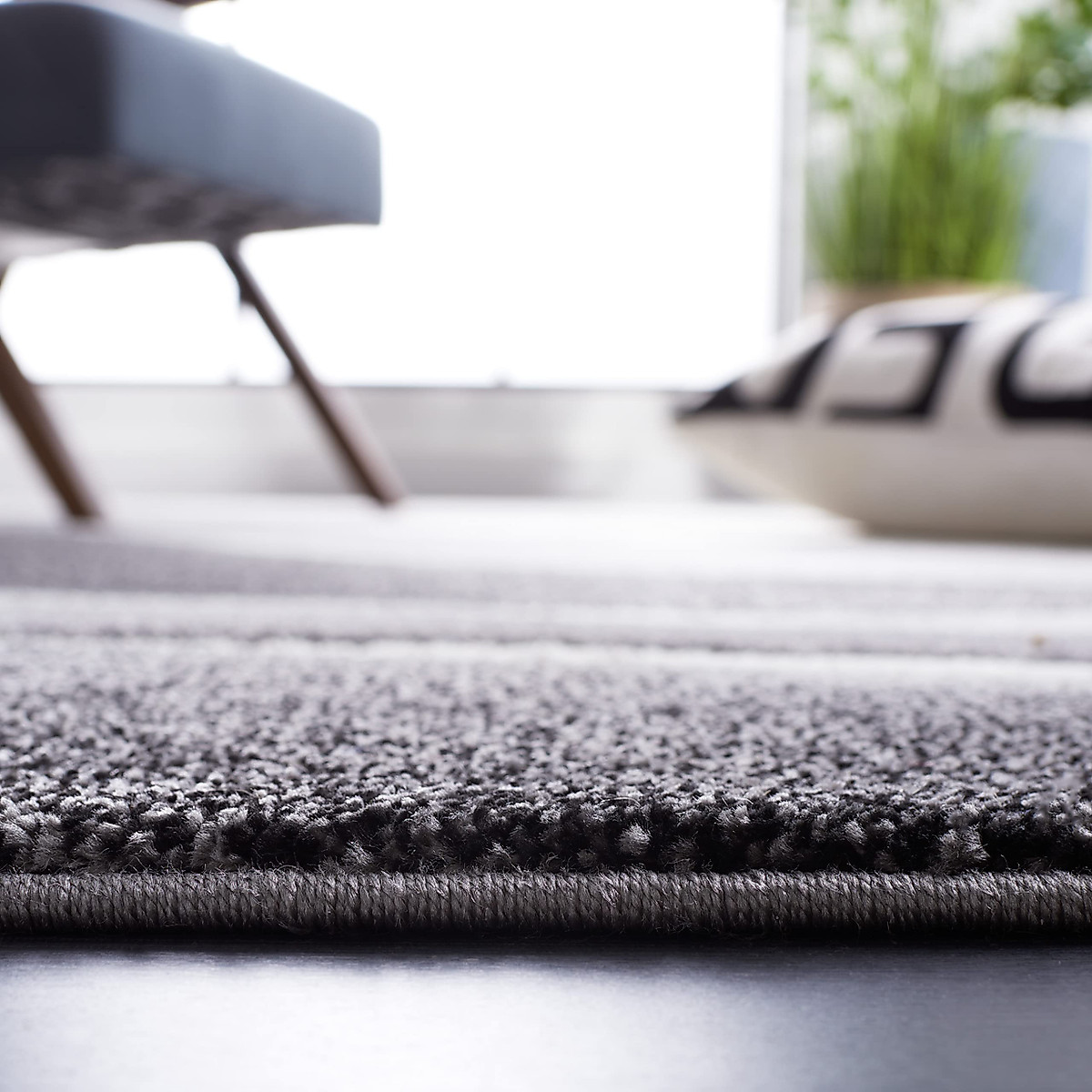 SAFAVIEH Hollywood Collection Area Rug - 9' x 12', Grey & Ivory, Mid-Century Modern Design, Non-Shedding & Easy Care, Ideal for High Traffic Areas in Living Room, Bedroom (HLW766G)