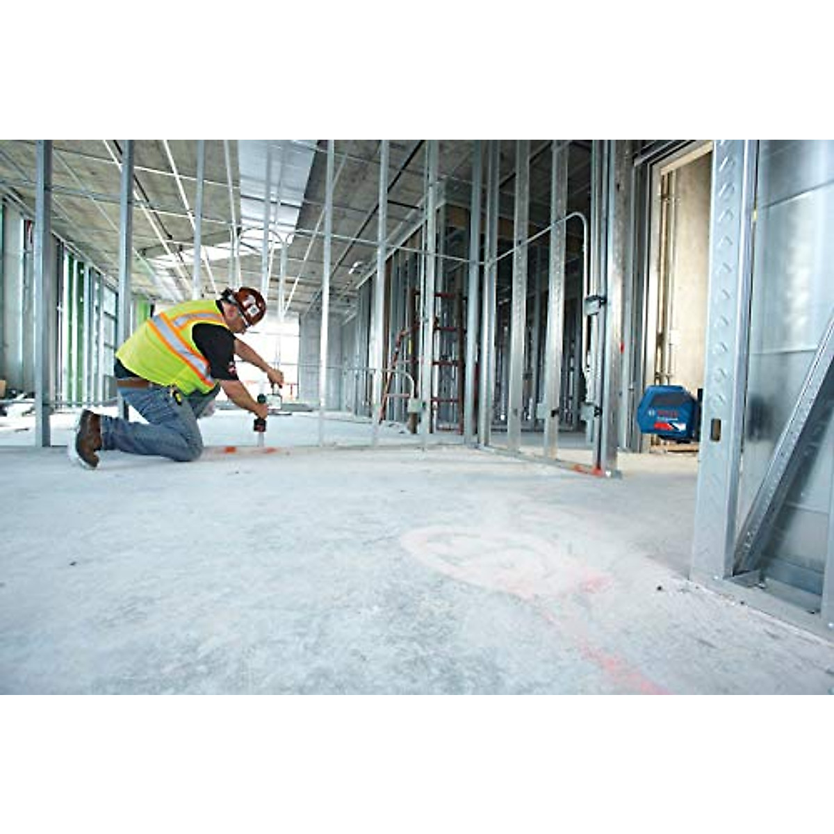 BOSCH GLL75-40G 75ft Green-Beam Self-Leveling Cross-Line Laser with VisiMax Technology, L-Bracket Adjustable Mounting Device and Carrying Pouch , Red