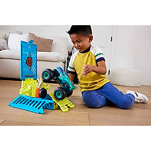 Hot Wheels Monster Trucks 1:24 Scale MEGA-Wrex Crash Cage, Oversized Storage Cage with 1 Large Toy Truck & 4 Crushable Accessories