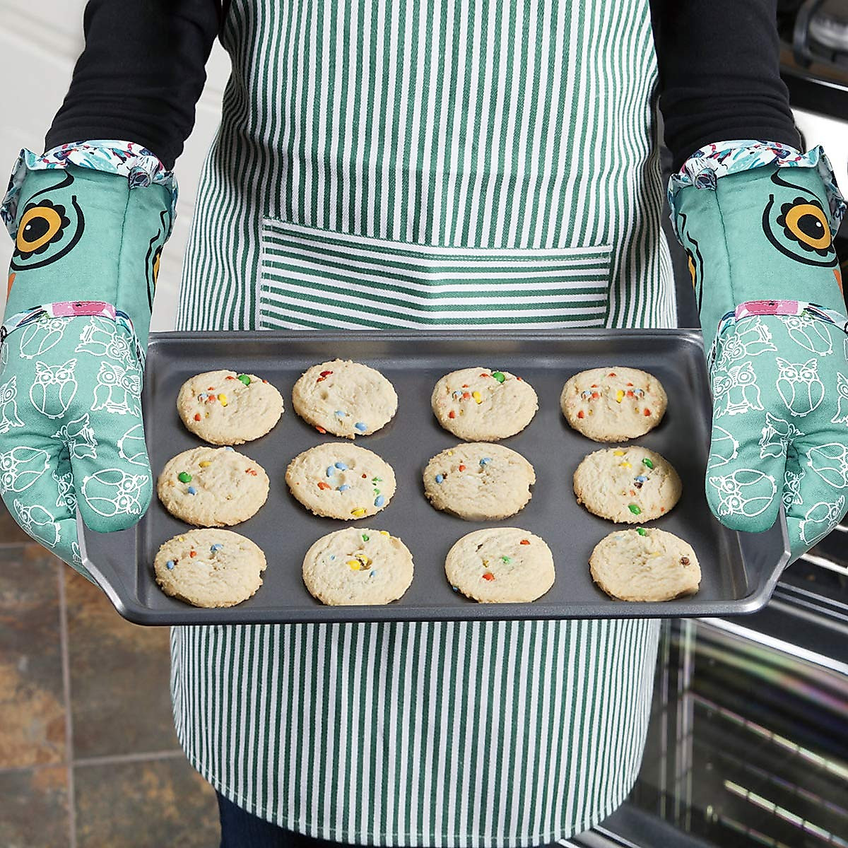 Alselo Oven Mitts, Heat Resistant with Soft Quilted Cotton Lining Set of 2, Fashion Animal Design with Silicone Printing Anti-Slip Kitchen Gloves for Safe Backing Cooking Barbecue (Green 2)