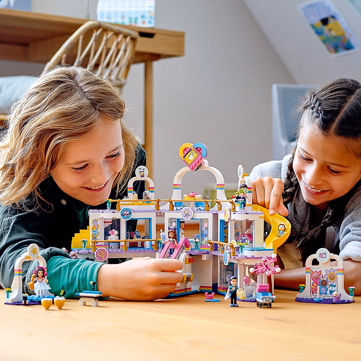 LEGO Friends Heartlake City Shopping Mall 41450 Building Kit; Includes Friends Mini-Dolls to Spark Imaginative Play; Portable Elements Make This a Great Friendship Toy, New 2021 (1,032 Pieces)