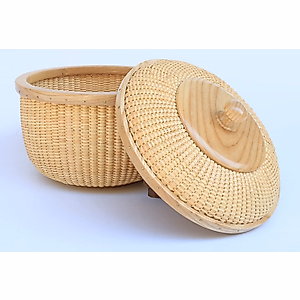 Nantucket Basket Wisteria Woven Natural Material Basket with Lid Storage Basket Round Shape