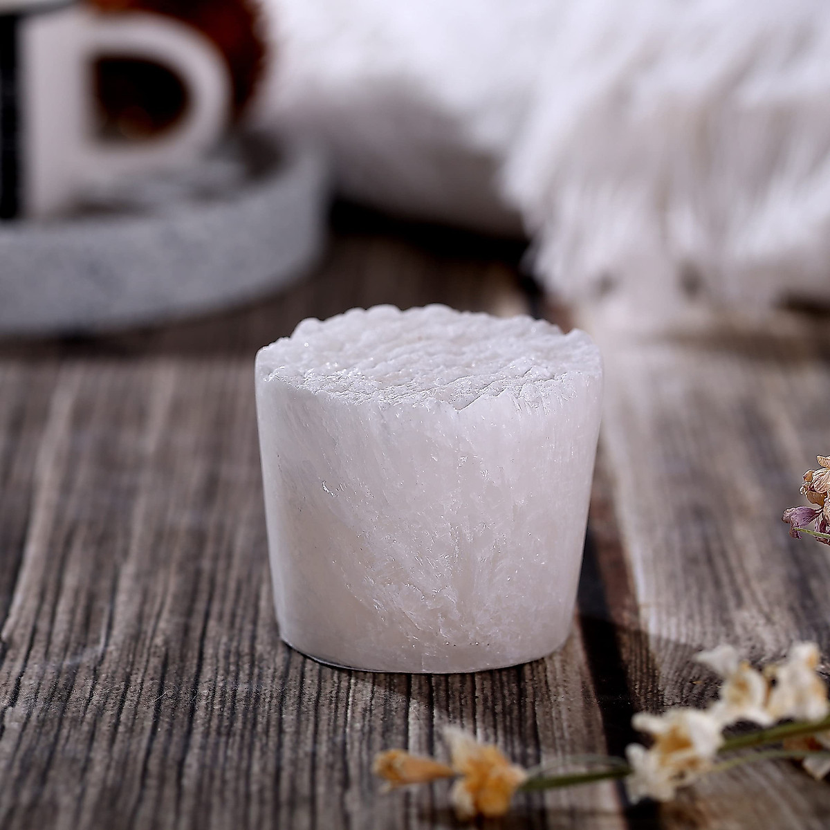 Nature Crystal Passive Diffuser Stone Essential Oil Diffuser Hand Carved Selenite Stone Diffuser Non Electric Oil Diffuser - Perfect for Meditation Reflection Bedroom Decoration (1, Cylindrical)