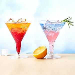 Kucoele 24 Pack 7 oz Plastic Martini Glasses, Disposable Small Cocktail Glasses Party Drinkware for Champagne, Mocktail, Margarita