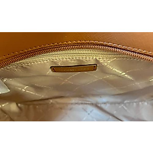 Jet Set Large Logo Shoulder Bag