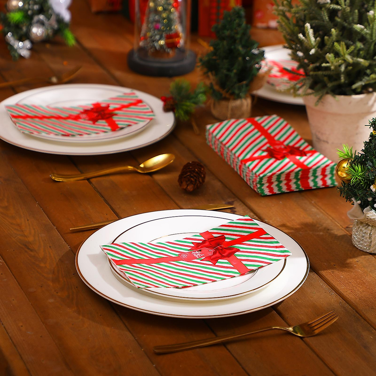 Cholemy Christmas Paper Napkins 3 Ply Disposable Presents Napkins Xmas Guest Paper Towels Merry Christmas Cocktail Napkins for Xmas Eve Dinner Holiday Party Supplies Kitchen Decor (100 Pcs)