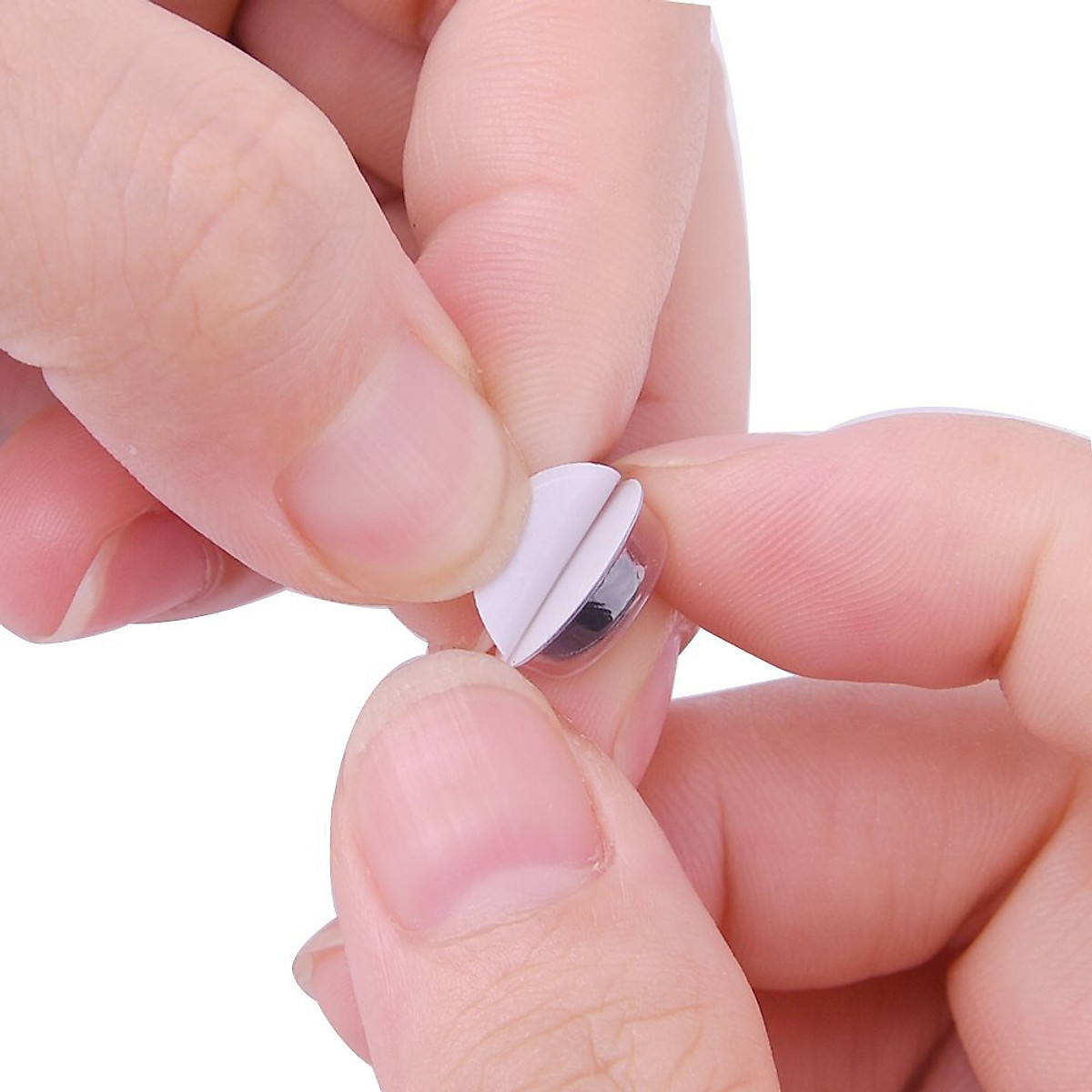 KUUQA 700 Pieces Mixed Wiggle Googly Eyes Self Adhesive Googly Eyes DIY Scrapbooking Crafts (Assorted Sizes)