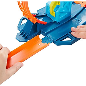 Hot Wheels Track Builder Unlimited Playset Loop Kicker Pack, 10 Track Component Parts & 1:64 Scale Toy Car