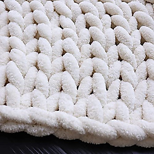 Maetoow Chenille Chunky Knit Blanket Throw （50×60 Inch）, Handmade Warm & Cozy Blanket Couch, Bed, Home Decor, Soft Breathable Fleece Banket, Christmas Thick and Giant Yarn Throws，Cream