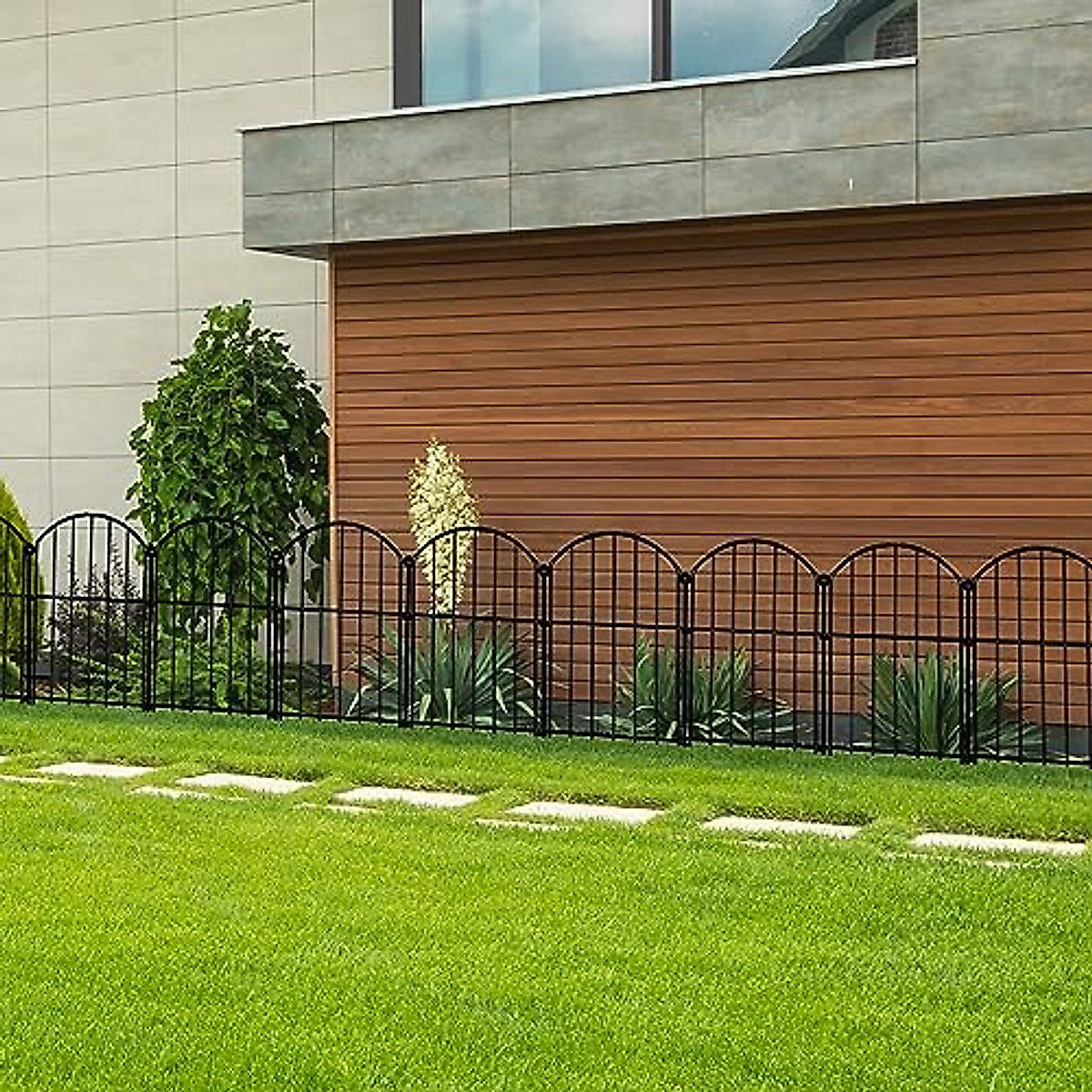 Xeeol Garden Fence 10 Panels, 10ft (L) x 17in (H) Rustproof Metal Wire Flower Bed Garden Fencing Border for Yard, No Dig Animal Barrier for Dog