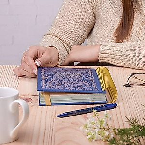 Agenda Pechi 2024 (Inspirational Christian Planner in Spanish). Tapa dura. Encuadernado espiral plástico. Devocionales, frases y versículos entre otras herramientas. Enero-Diciembre. 1 página por día