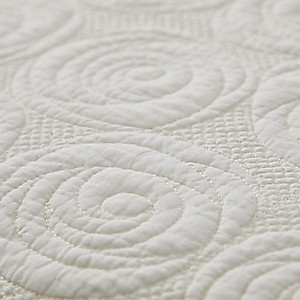 Brandream Cream White Quilt Set King Size Cotton Romantic Cream White Rose Matelasse Bedding Lightweight Quilted Comforter Set 3-Piece