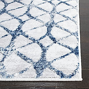 SAFAVIEH Amelia Collection 5'3" x 7'6" Grey / Navy ALA792G Geometric Non-Shedding Living Room Bedroom Dining Home Office Area Rug