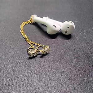 MicroTrouble Wireless Earphones Chain, 1 Pair Wireless Earphone Decorations Prevent Earphones from Falling and Losing. Butterfly Appearance, Metal Material (Lucky Clover)
