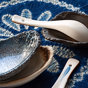 LINXUXIE Ceramic Spoon Rest for Stove Top, 3 PCS Shell-Shaped Stable Glaze Sauce Tray Fruits Dish Porcelain Utensil Spoon Holder for Kitchen Counter Dining Table Decor Easy Clean (NO.1)